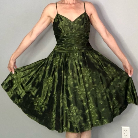 Anne Klein | Dresses | Emerald Green Silk Anne Klein Aline Dress Knee ...